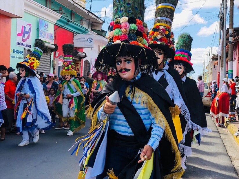 Celebran Tope de Santos con desfile de bailes en Carazo