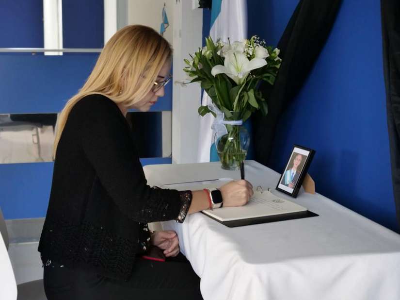 Delegación de Nicaragua firmó libro de Condolencias en la Embajada de ...