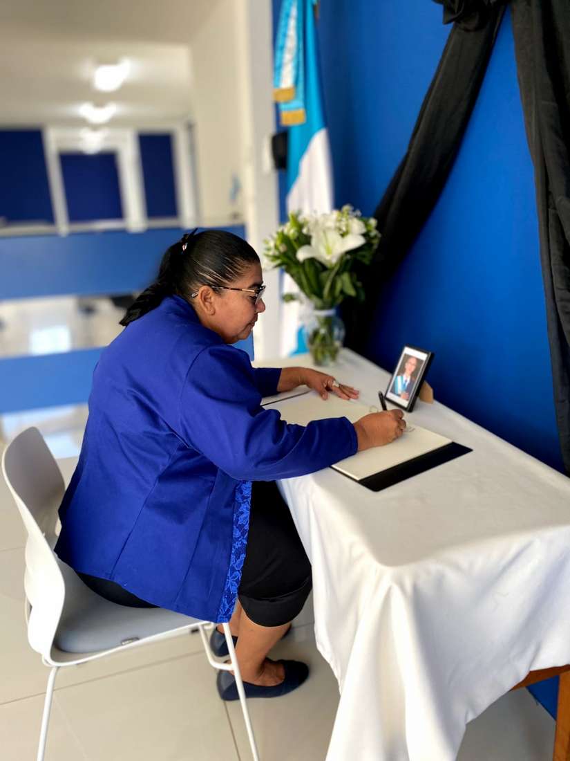Delegación de Nicaragua firmó libro de Condolencias en la Embajada de ...