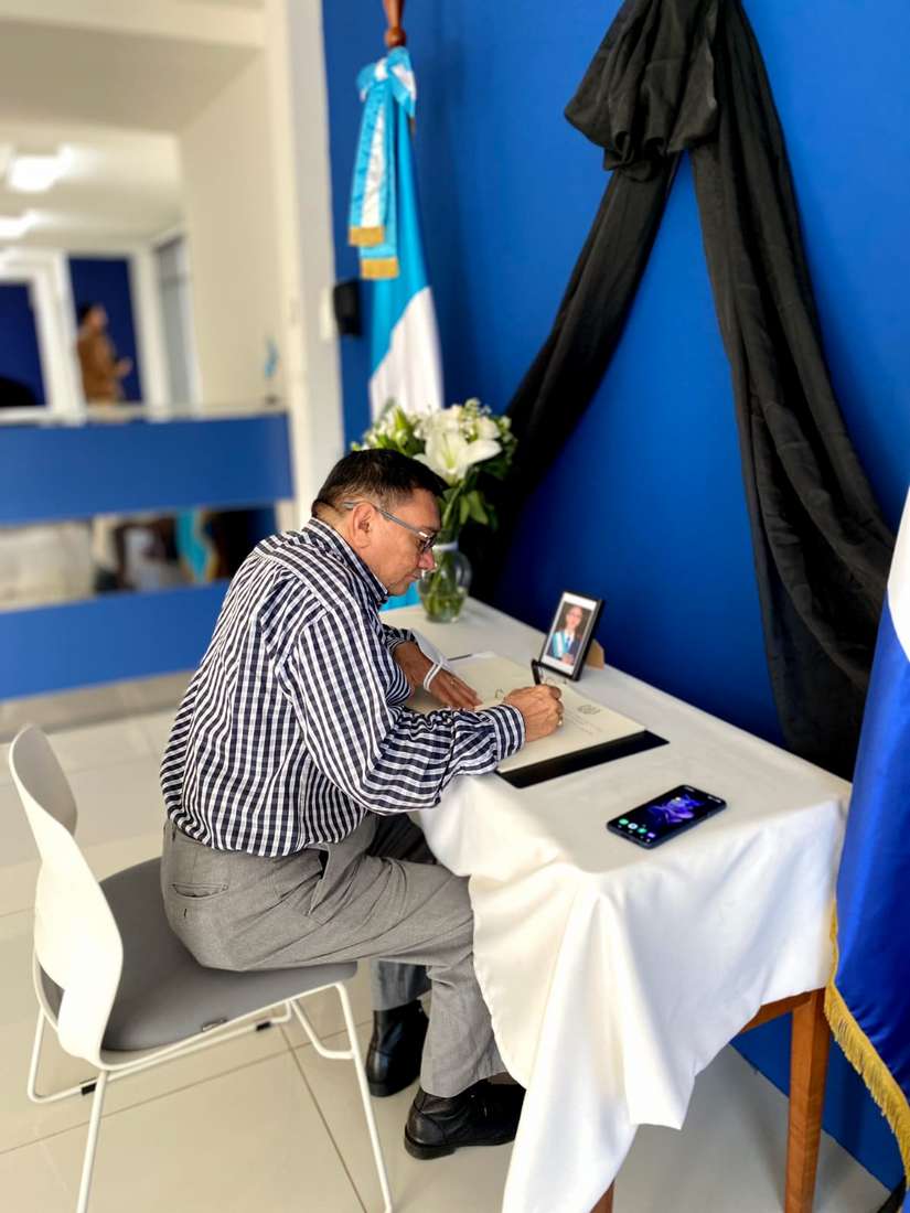 Delegación de Nicaragua firmó libro de Condolencias en la Embajada de ...