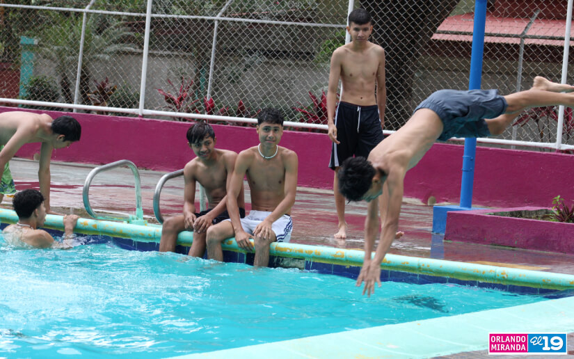 Así se vive el verano en las piscinas del Centro Recreativo Xilonem
