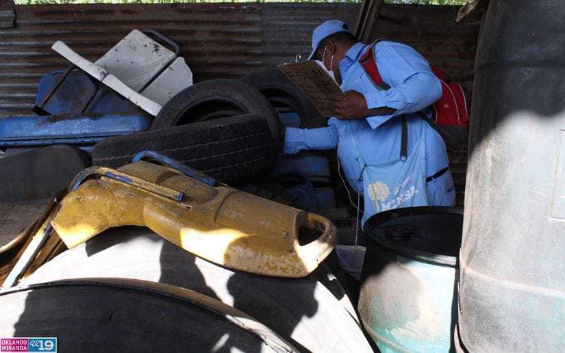 Aplican larvicida para el control del mosquito Aedes aegypti en barrios ...