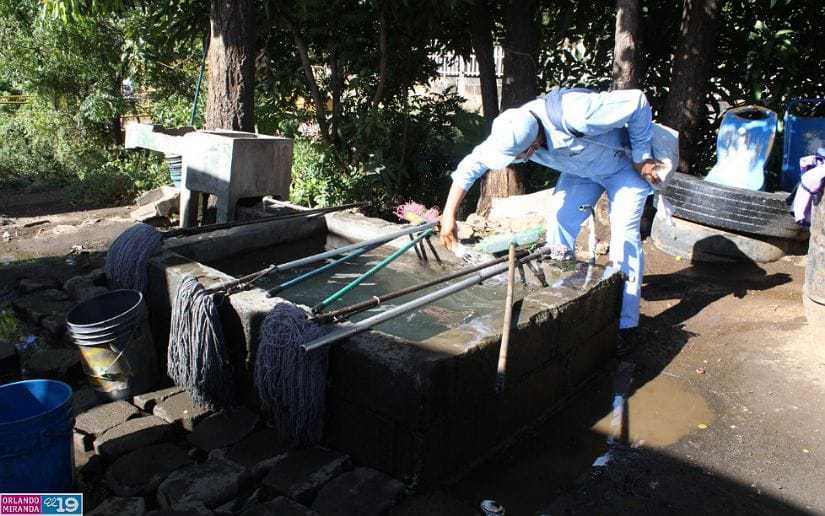 Aplican larvicida para el control del mosquito Aedes aegypti en barrios ...