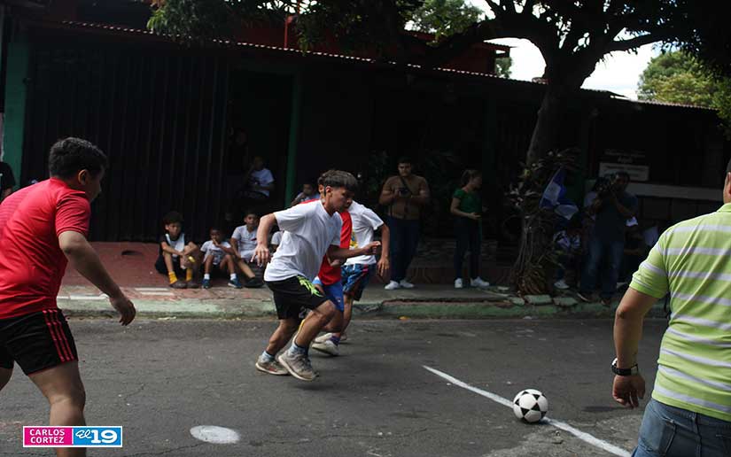 Jóvenes del barrio Costa Rica participan en torneo relámpago de fútbol sala