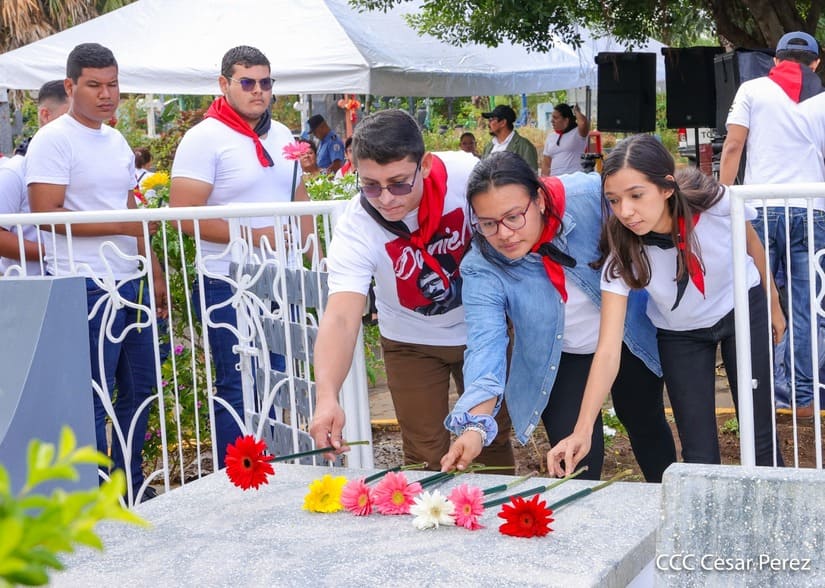 Juventud de Nicaragua rinde homenaje al Comandante Camilo Ortega Saavedra