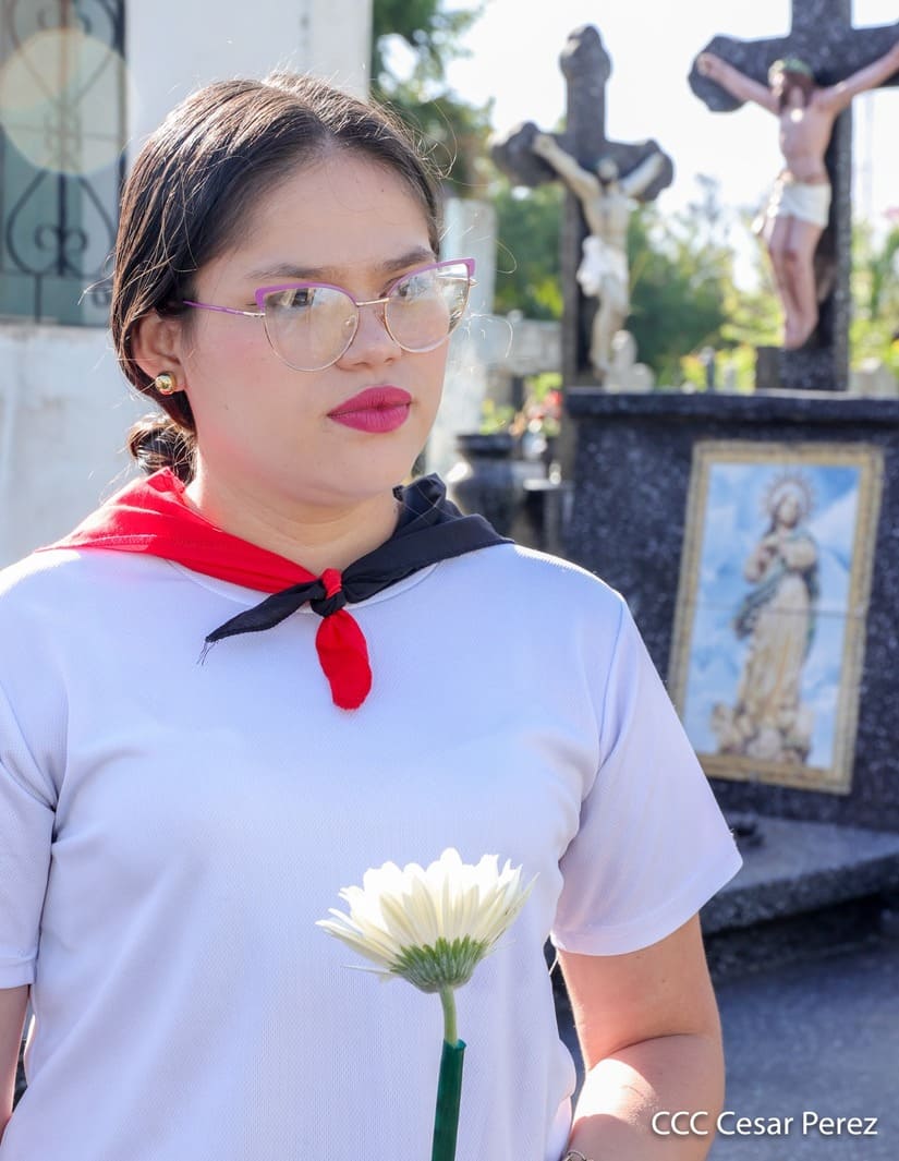 Juventud de Nicaragua rinde homenaje al Comandante Camilo Ortega Saavedra