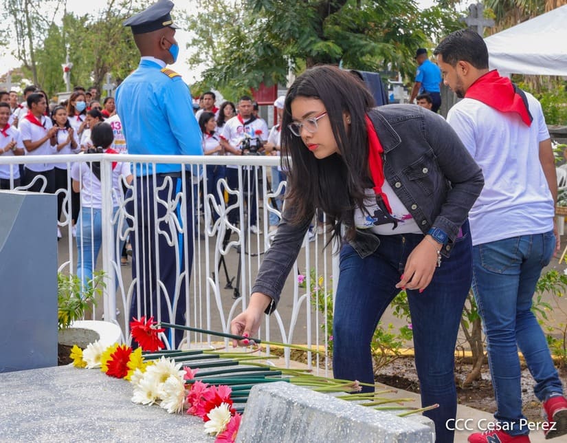 Juventud de Nicaragua rinde homenaje al Comandante Camilo Ortega Saavedra
