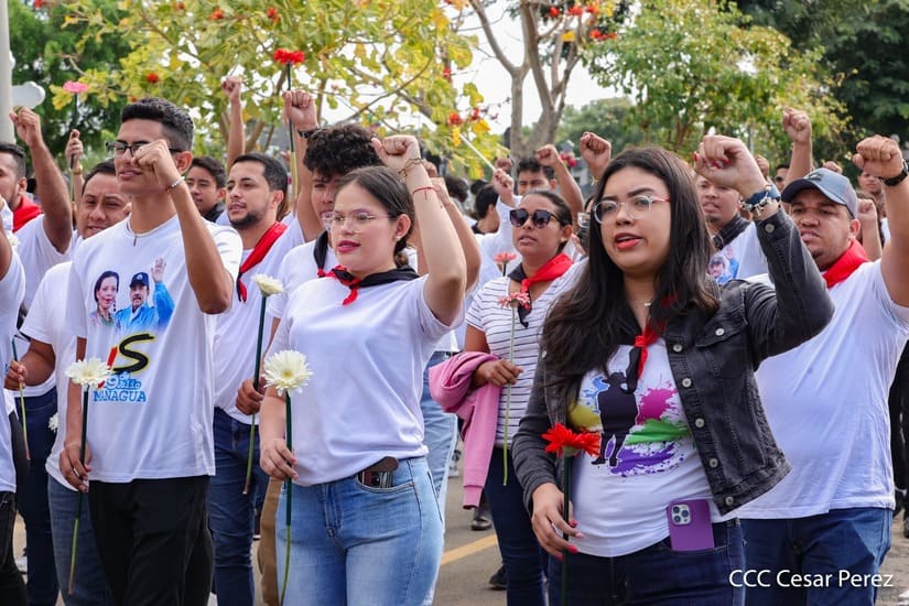 Juventud de Nicaragua rinde homenaje al Comandante Camilo Ortega Saavedra