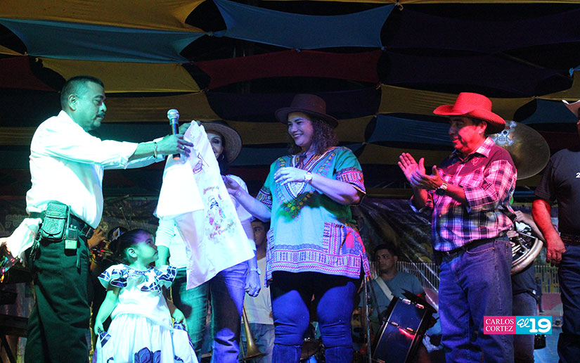 Celebran 48 años del tradicional Palo Lucio de Chema Pelón