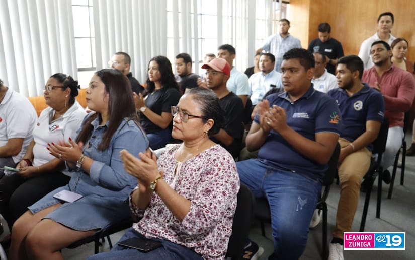 Realizan conversatorio sobre el pensamiento del Comandante Carlos ...