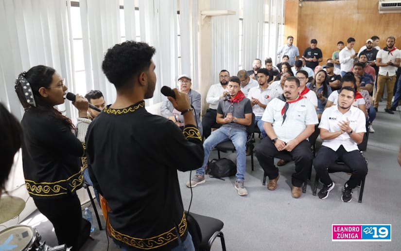 Realizan conversatorio sobre el pensamiento del Comandante Carlos ...