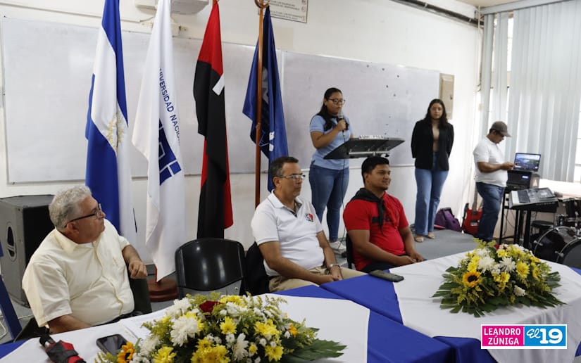 Realizan conversatorio sobre el pensamiento del Comandante Carlos ...