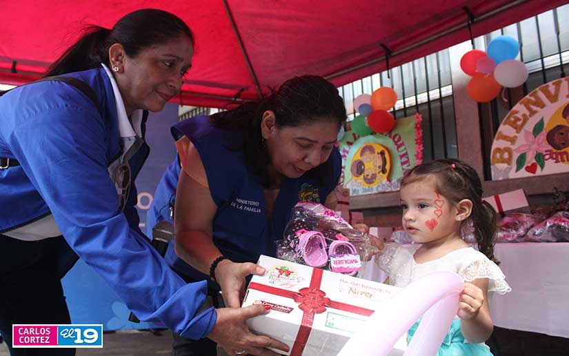Protagonistas del Programa Amor recibieron zapatos en el CDI Madre Paquita