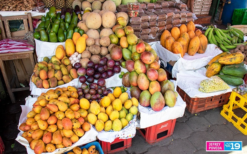 Mercado Mayoreo con buen abastecimiento de frutas para temporada de verano