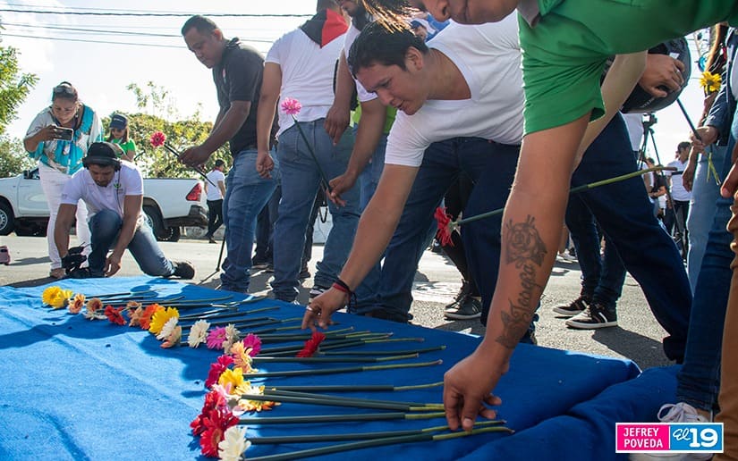 Rinden homenaje al poeta guerrillero Leonel Rugama por el 74 ...
