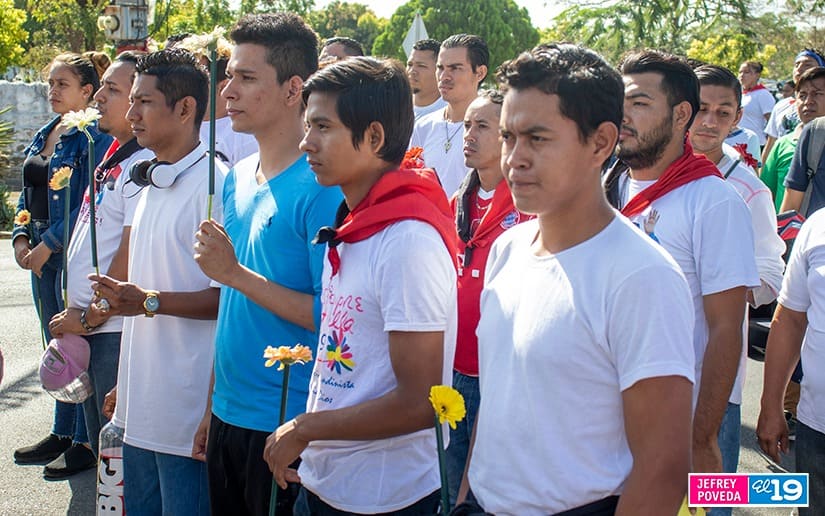 Rinden homenaje al poeta guerrillero Leonel Rugama por el 74 ...