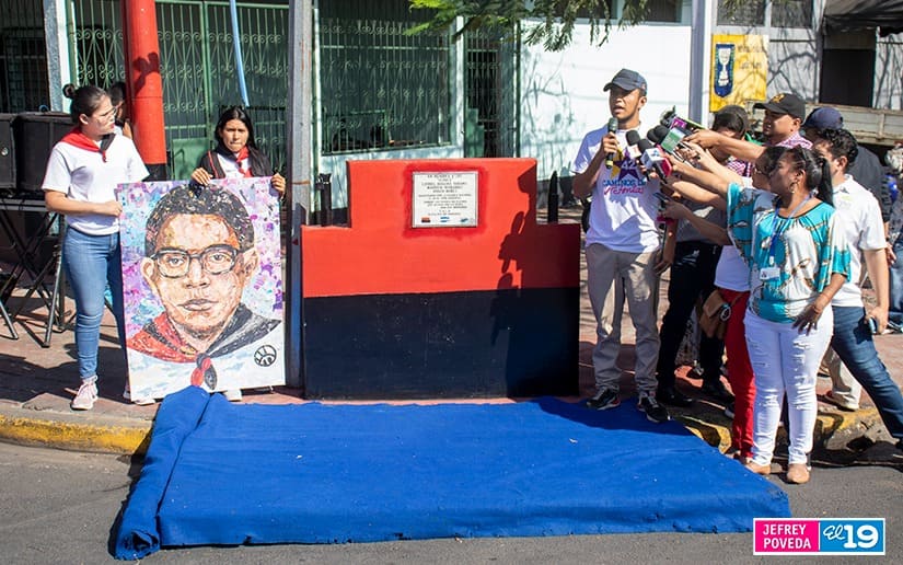 Rinden homenaje al poeta guerrillero Leonel Rugama por el 74 ...