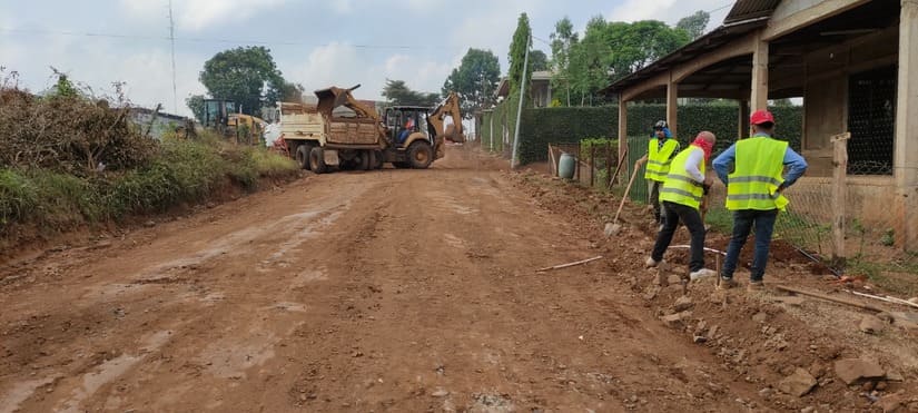 Avanza construcción de calles para el pueblo en Nueva Guinea