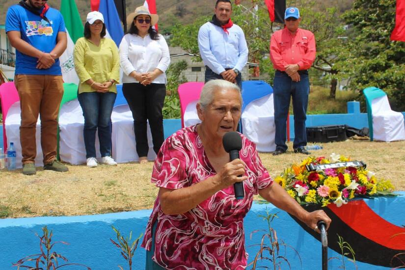 Flores y música testimonial para el Comandante Germán Pomares Ordóñez ...