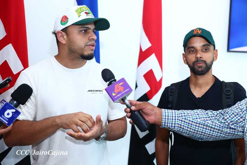 Arriban a Managua músicos de la banda cristiana Barak