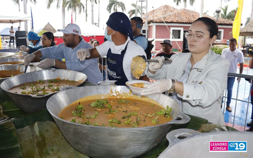 Más de 2 mil personas degustaron del Indio Viejo más grande de Nicaragua