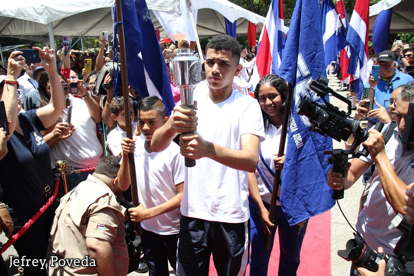 Nicaragua entrega a Costa Rica la Antorcha de la Libertad Centroamericana