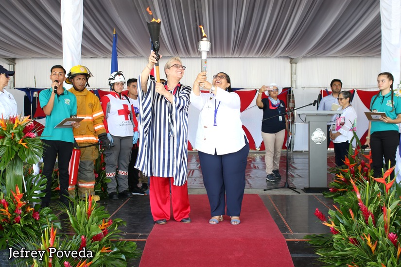 Nicaragua entrega a Costa Rica la Antorcha de la Libertad Centroamericana