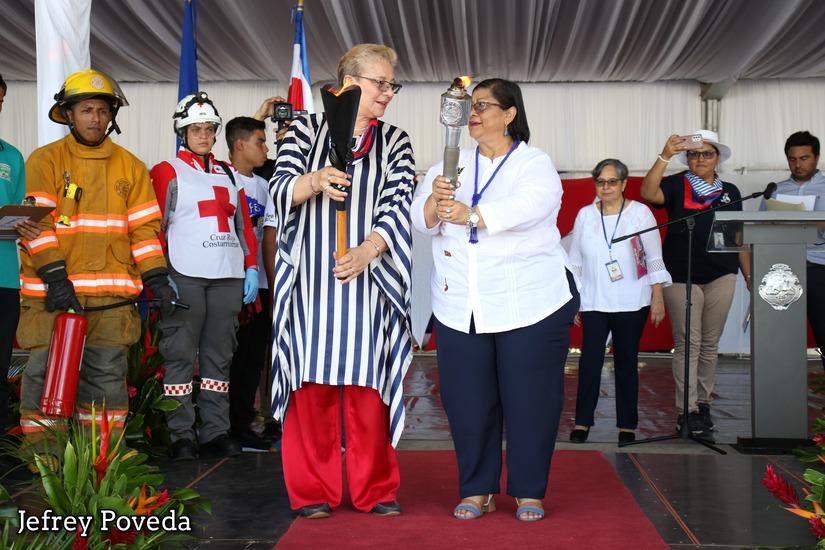 Nicaragua entrega a Costa Rica la Antorcha de la Libertad Centroamericana