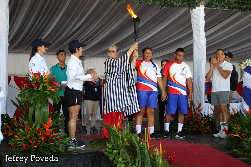 Nicaragua entrega a Costa Rica la Antorcha de la Libertad Centroamericana