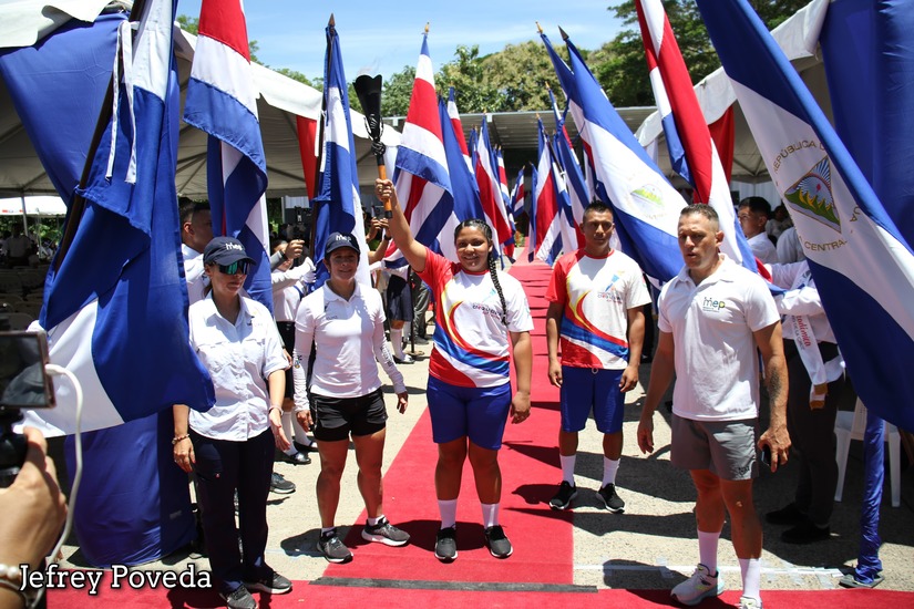 Nicaragua entrega a Costa Rica la Antorcha de la Libertad Centroamericana
