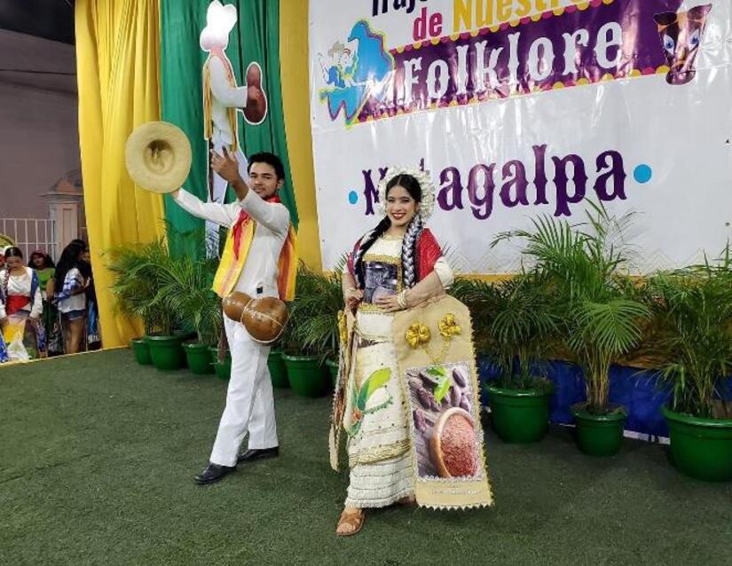 Festival de Trajes Originales de Nuestro Folklore en la Ciudad Creativa ...