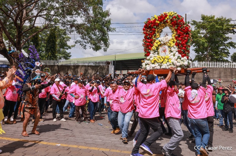 Santo Domingo de Guzmán va rumbo a su morada en Las Sierritas