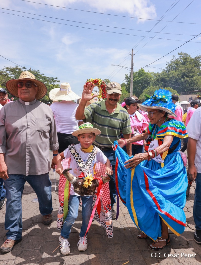 Santo Domingo de Guzmán va rumbo a su morada en Las Sierritas