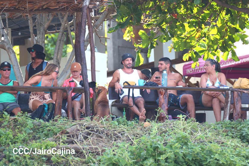 Candelaria Resano Surfea En Las Playas De Nicaragua Tras Su