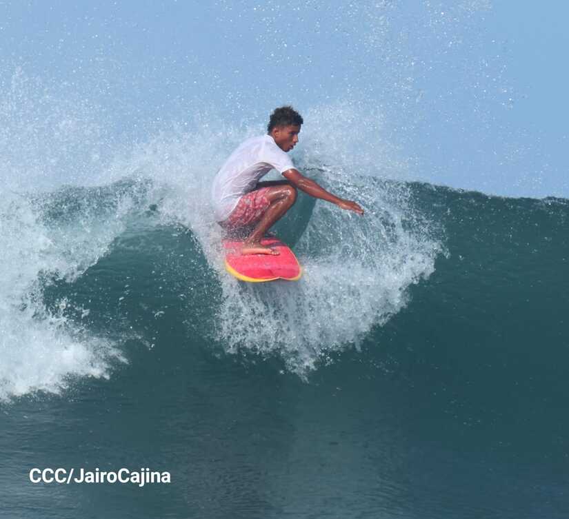 Candelaria Resano surfea en las playas de Nicaragua tras su ...