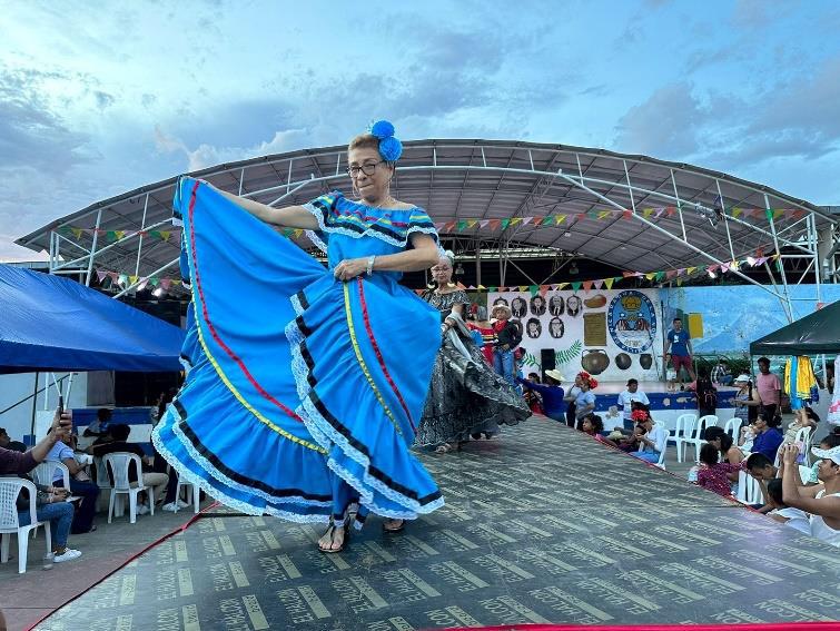 Celebramos el Festival Departamental de Trajes Originales de Nuestro ...