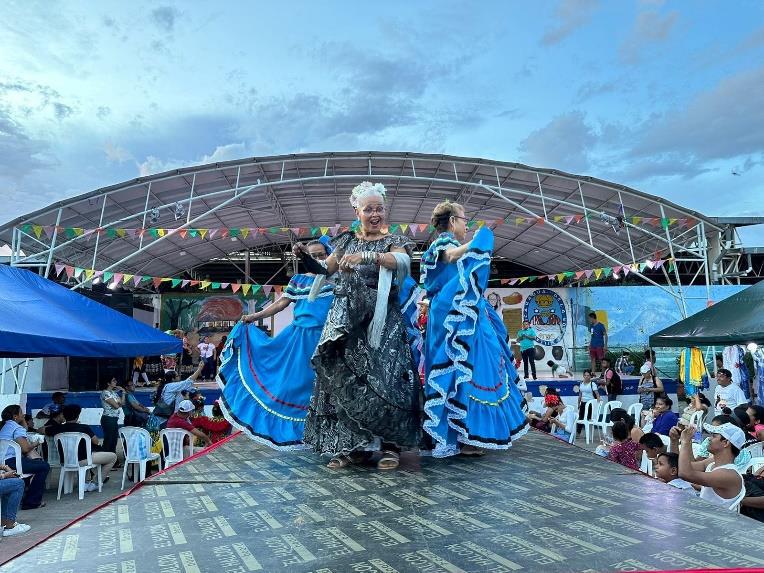 Celebramos el Festival Departamental de Trajes Originales de Nuestro ...