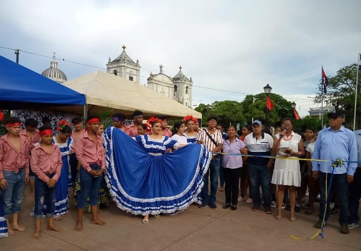 Celebramos el Festival Departamental de Trajes Originales de Nuestro ...
