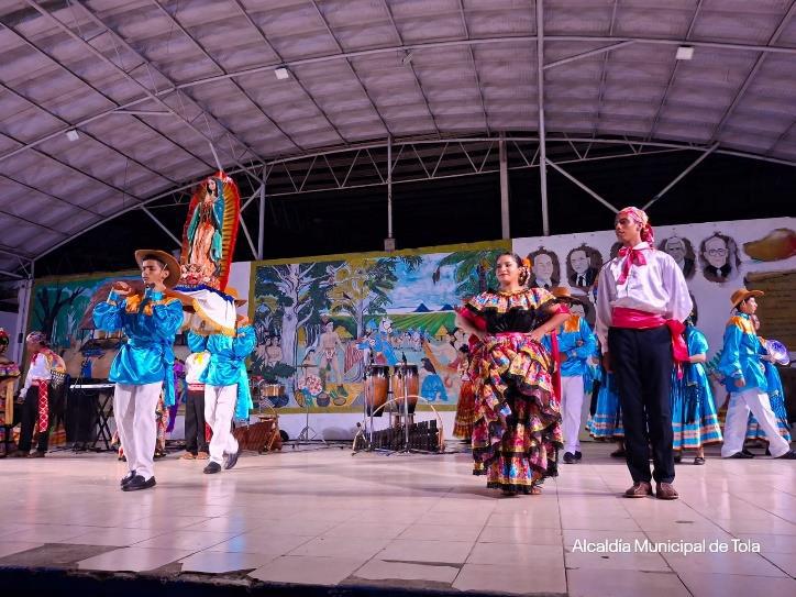 Celebramos el Festival Departamental de Trajes Originales de Nuestro ...