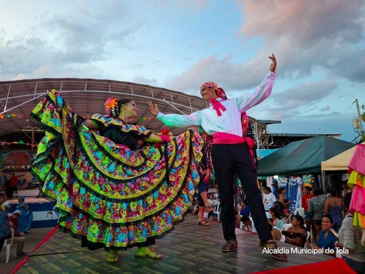 Celebramos el Festival Departamental de Trajes Originales de Nuestro ...