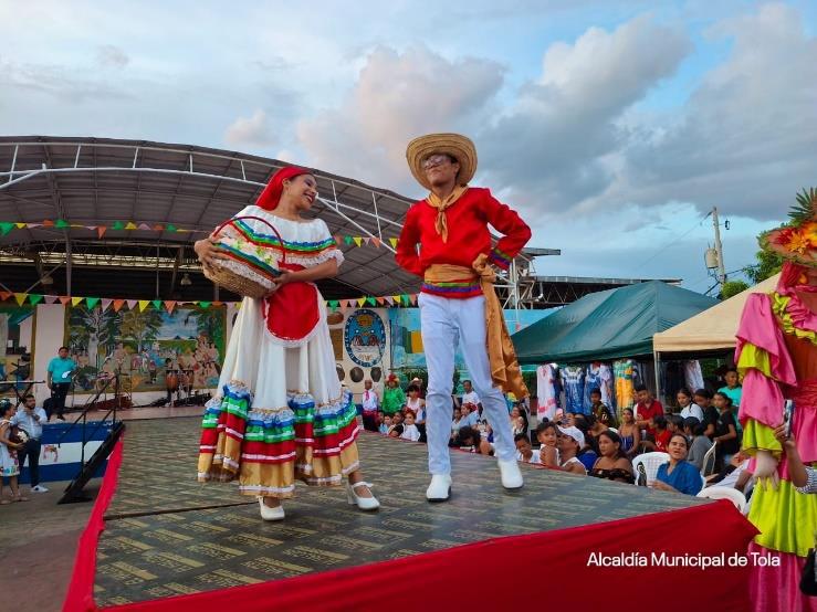 Celebramos el Festival Departamental de Trajes Originales de Nuestro ...