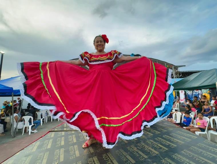 Celebramos el Festival Departamental de Trajes Originales de Nuestro ...