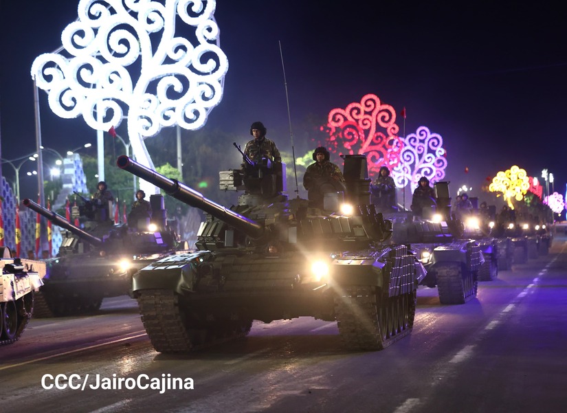 Realizan práctica general para el desfile por el 45 aniversario de constitución del Ejército de ...