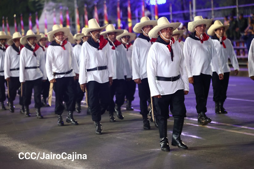 Realizan práctica general para el desfile por el 45 aniversario de constitución del Ejército de ...
