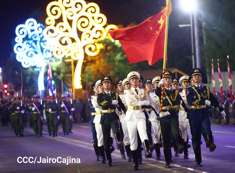 Realizan práctica general para el desfile por el 45 aniversario de constitución del Ejército de ...