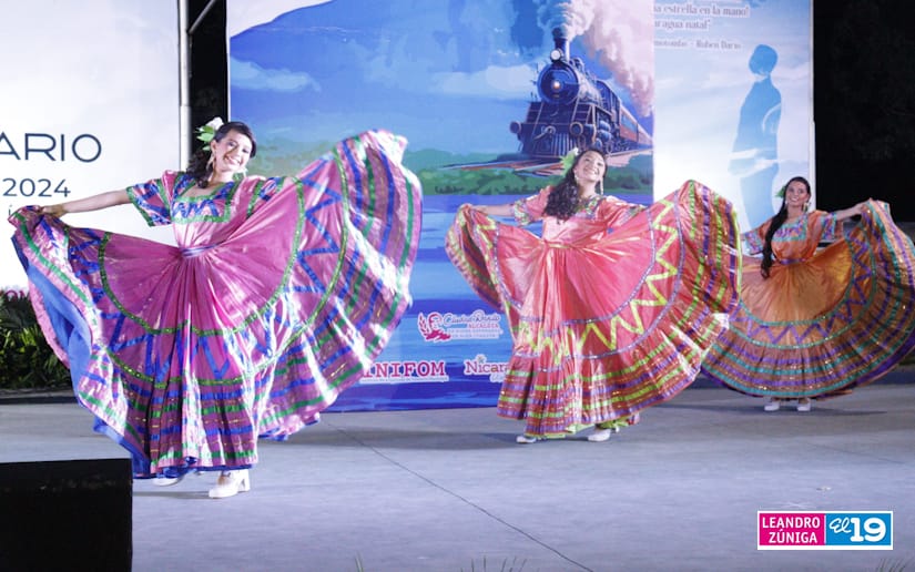 Una noche de destellos, música y poesía, así fue la elección de la Musa ...