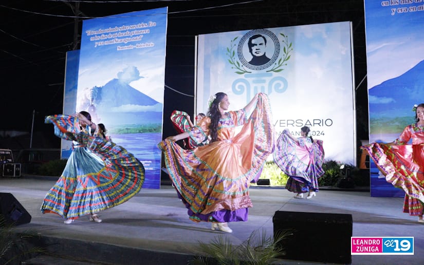 Una noche de destellos, música y poesía, así fue la elección de la Musa ...