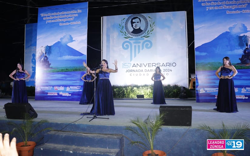 Una noche de destellos, música y poesía, así fue la elección de la Musa ...