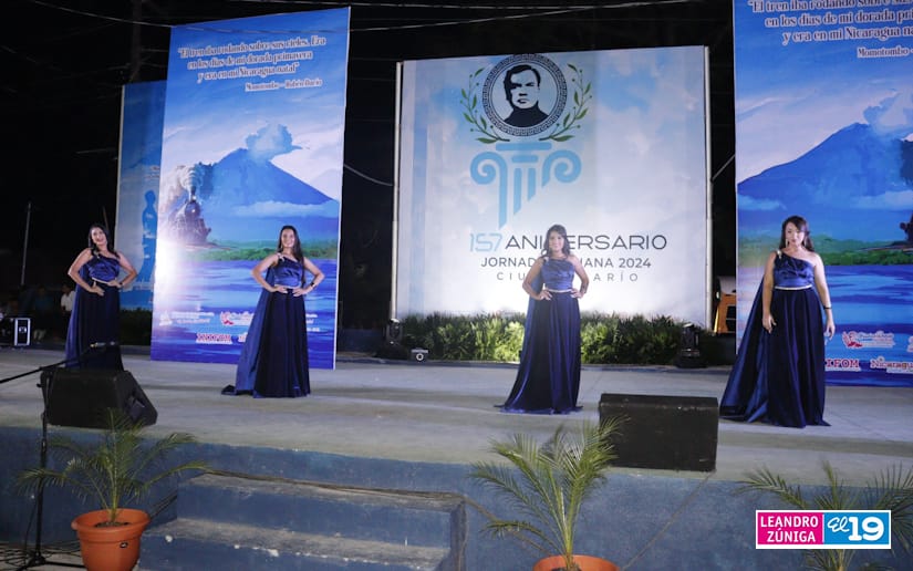 Una noche de destellos, música y poesía, así fue la elección de la Musa ...