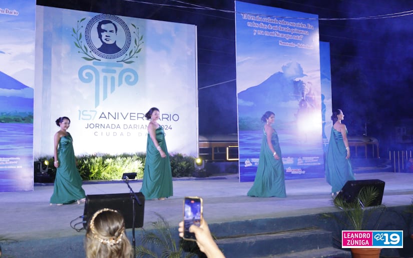 Una noche de destellos, música y poesía, así fue la elección de la Musa ...